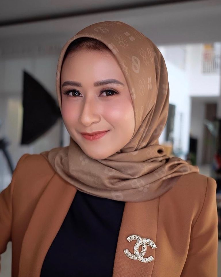 Cantiknya Mantan Istri Mayor Teddy, Ajudan Prabowo - JafarBua